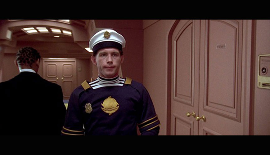 Uniforme original de l'équipage du vaisseau Fhloston Paradise | ScienceFictionArchives.com